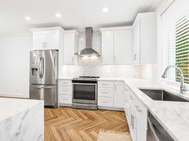 3 Br, 3 bath, Townhouse/Brownstone/RowHouse 350 SW 8th Street