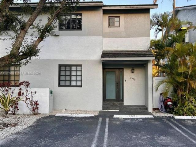 3 Br, 3 bath, Townhouse/Brownstone/RowHouse 3538 SW 17th St