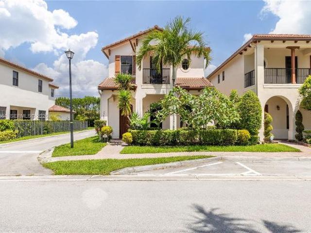 3 Br, 3 bath, Townhouse/Brownstone/RowHouse 3700 NW 84th Way