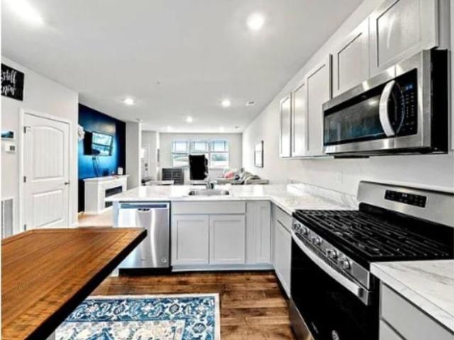 3 Br, 3 bath, Townhouse/Brownstone/RowHouse 371 Wheatfield Drive