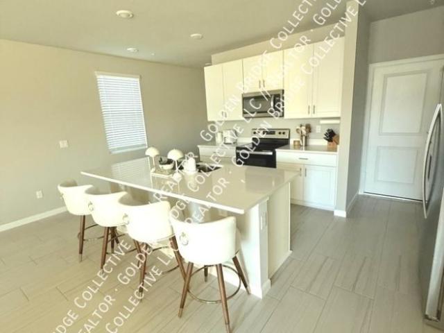3 Br, 3 bath, Townhouse/Brownstone/RowHouse 389 Salisbury Circle
