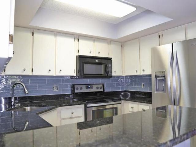 3 Br, 3 bath, Townhouse/Brownstone/RowHouse 3935 Village Drive