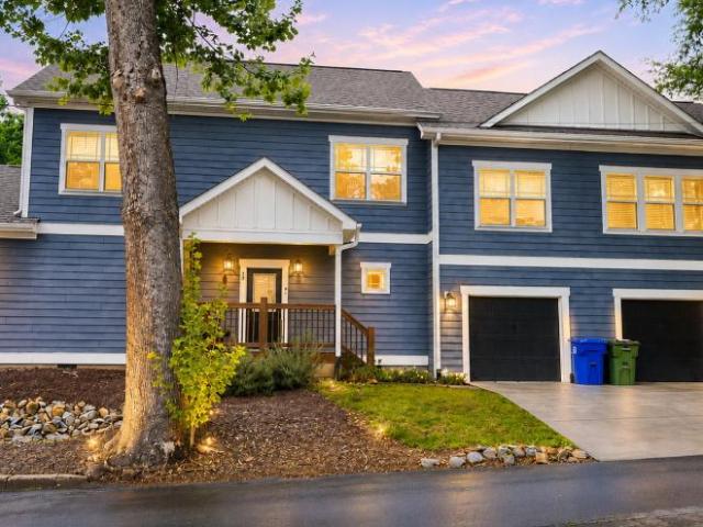 3 Br, 3 bath, Townhouse/Brownstone/RowHouse 39 Conestee St