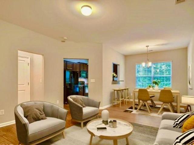 3 Br, 3 bath, Townhouse/Brownstone/RowHouse 4040 Queensbridge Rd