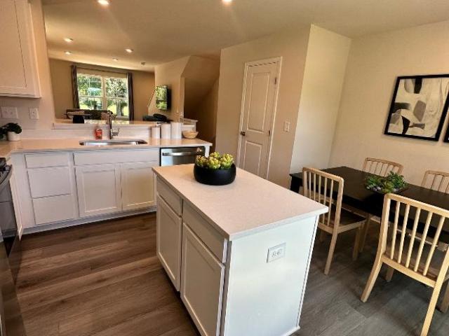3 Br, 3 bath, Townhouse/Brownstone/RowHouse 4018 Drakeford Towns Ally