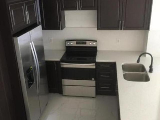3 Br, 3 bath, Townhouse/Brownstone/RowHouse 401 SW 120th Avenue