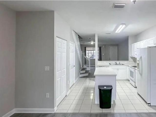 3 Br, 3 bath, Townhouse/Brownstone/RowHouse 4157 Napoli Lake Dr