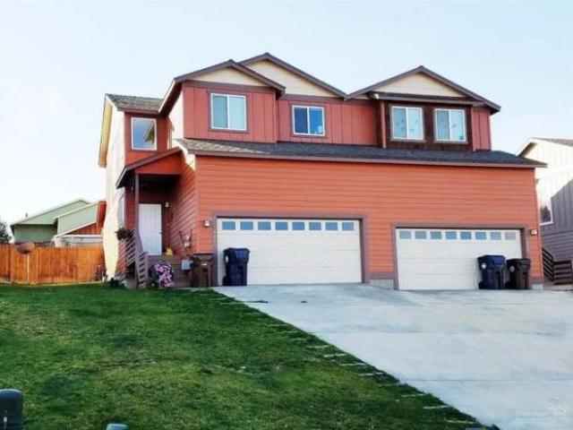 3 Br, 3 bath, Townhouse/Brownstone/RowHouse 4120 SW Reindeer Ave
