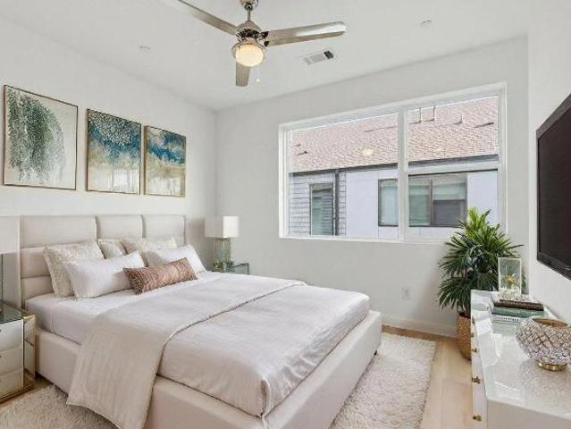 3 Br, 3 bath, Townhouse/Brownstone/RowHouse 428 N Patton