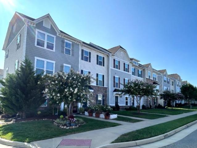 3 Br, 3 bath, Townhouse/Brownstone/RowHouse 428 Spring Hill Pl