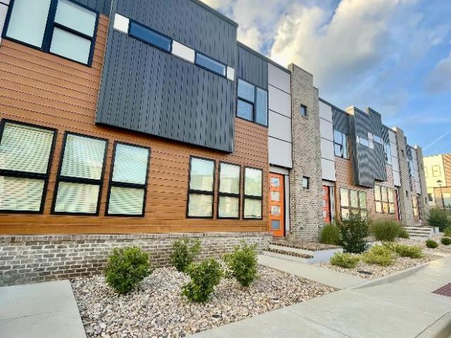 3 Br, 3 bath, Townhouse/Brownstone/RowHouse 420 Breezewood Drive