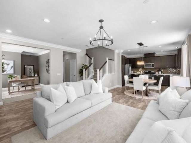 3 Br, 3 bath, Townhouse/Brownstone/RowHouse 43148 Avenida Cielo