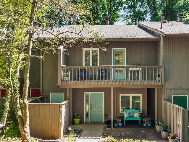3 Br, 3 bath, Townhouse/Brownstone/RowHouse 4321 Sunscape Lane