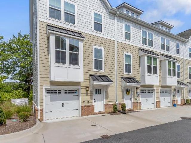 3 Br, 3 bath, Townhouse/Brownstone/RowHouse 446 Westport Street