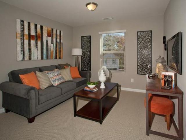 3 Br, 3 bath, Townhouse/Brownstone/RowHouse 4490 Middletown Dr