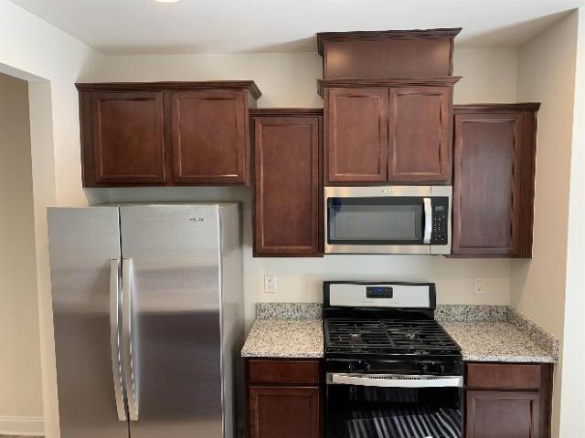 3 Br, 3 bath, Townhouse/Brownstone/RowHouse 4406 Bethel Park Dr