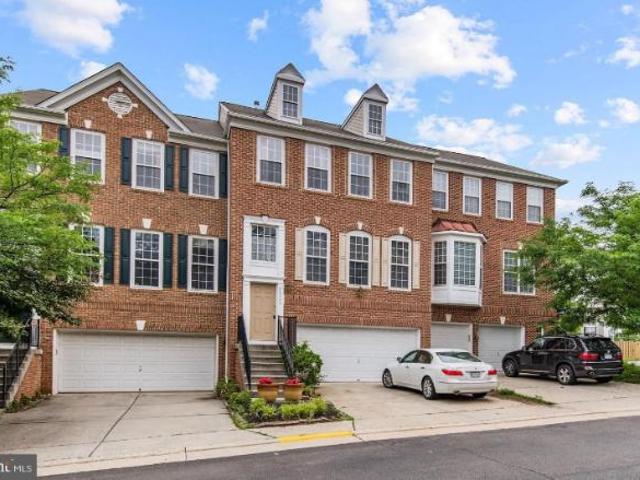 3 Br, 3 bath, Townhouse/Brownstone/RowHouse 45744 Smoketree Ter