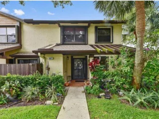3 Br, 3 bath, Townhouse/Brownstone/RowHouse 4587 Carambola Cir S