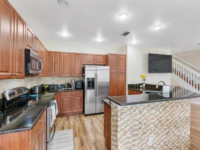 3 Br, 3 bath, Townhouse/Brownstone/RowHouse 4755 Cypress Street