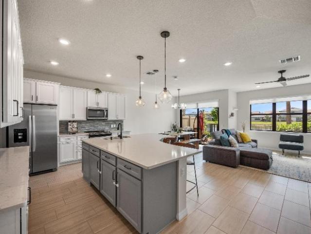 3 Br, 3 bath, Townhouse/Brownstone/RowHouse 4802 San Fratello Circle