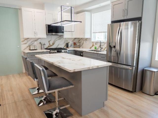 3 Br, 3 bath, Townhouse/Brownstone/RowHouse 4827 Riverton Ave