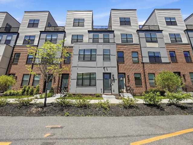 3 Br, 3 bath, Townhouse/Brownstone/RowHouse 4927 Eisenhower Ave