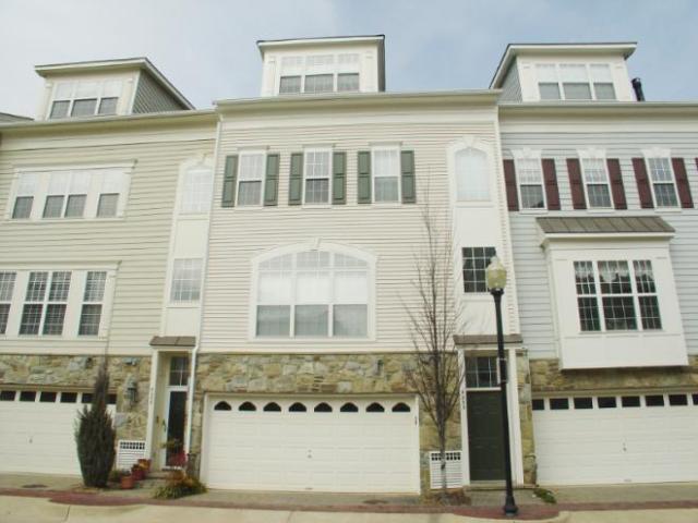 3 Br, 3 bath, Townhouse/Brownstone/RowHouse 5053 Donovan Drive