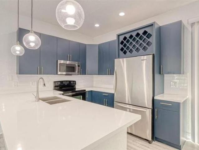 3 Br, 3 bath, Townhouse/Brownstone/RowHouse 502 SW 4th Avenue