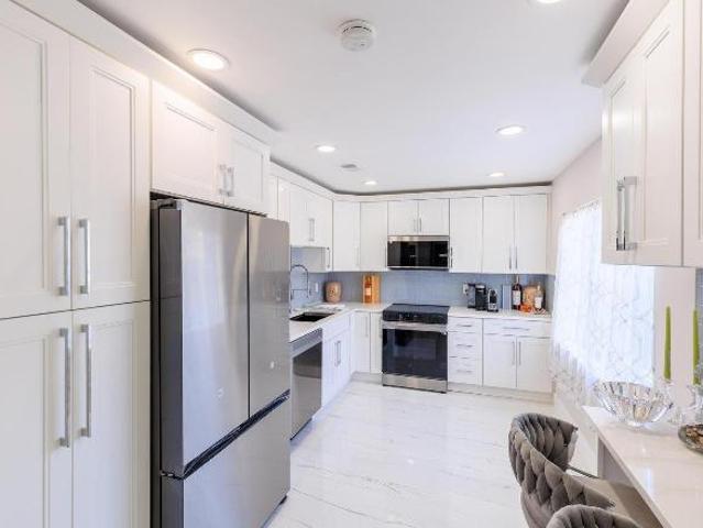 3 Br, 3 bath, Townhouse/Brownstone/RowHouse 5241 Jog Lane