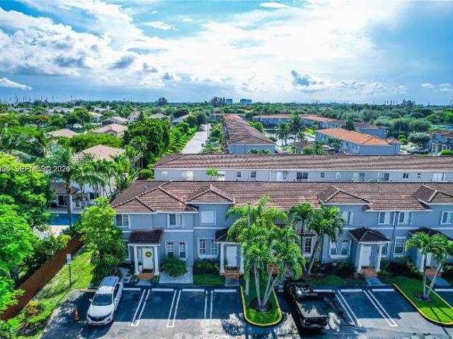 3 Br, 3 bath, Townhouse/Brownstone/RowHouse 5245 Nw 112th Ave