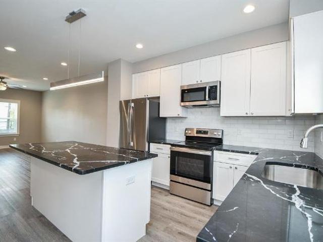 3 Br, 3 bath, Townhouse/Brownstone/RowHouse 5262 Ella Blvd