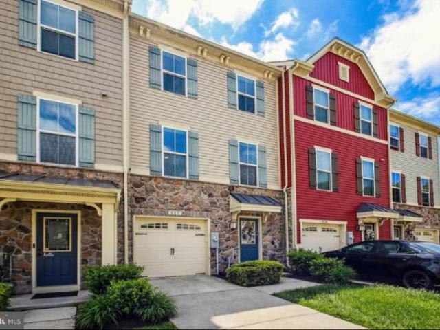 3 Br, 3 bath, Townhouse/Brownstone/RowHouse 527 Fox River Hills Way