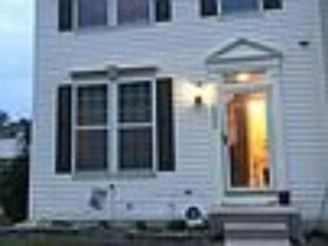3 Br, 3 bath, Townhouse/Brownstone/RowHouse 5200 Torrington Cir