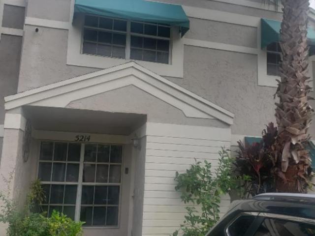 3 Br, 3 bath, Townhouse/Brownstone/RowHouse 5214 SW 122nd