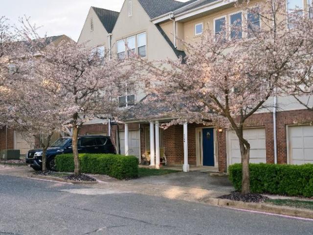3 Br, 3 bath, Townhouse/Brownstone/RowHouse 5218 Tabard Ct