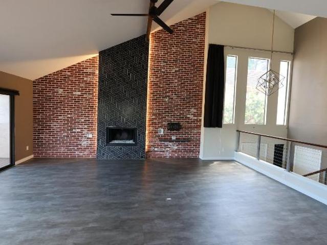 3 Br, 3 bath, Townhouse/Brownstone/RowHouse 5227 Caminito Apartado