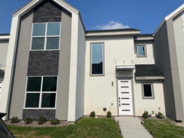 3 Br, 3 bath, Townhouse/Brownstone/RowHouse 5304 Crown Point
