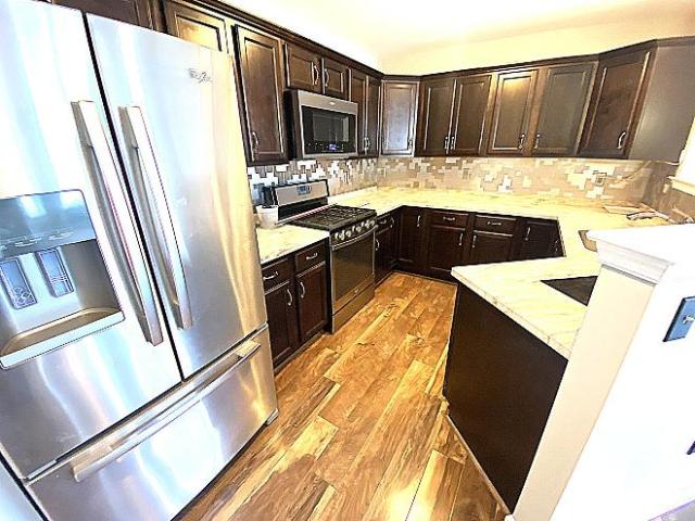 3 Br, 3 bath, Townhouse/Brownstone/RowHouse 54 North School Lane