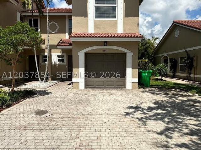 3 Br, 3 bath, Townhouse/Brownstone/RowHouse 5541 NW 90th Ter
