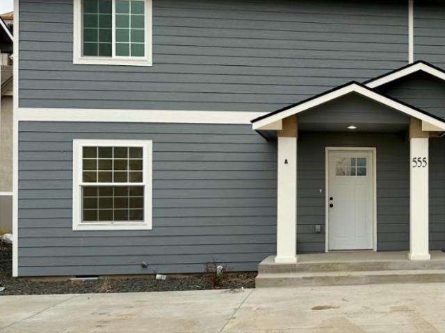 3 Br, 3 bath, Townhouse/Brownstone/RowHouse 555 Franklin Court