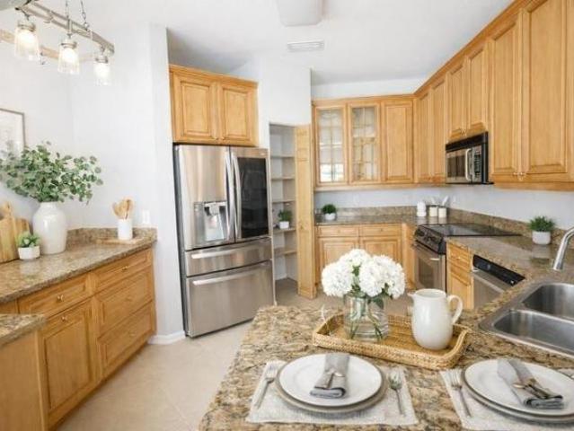 3 Br, 3 bath, Townhouse/Brownstone/RowHouse 5755 NW 120th Avenue