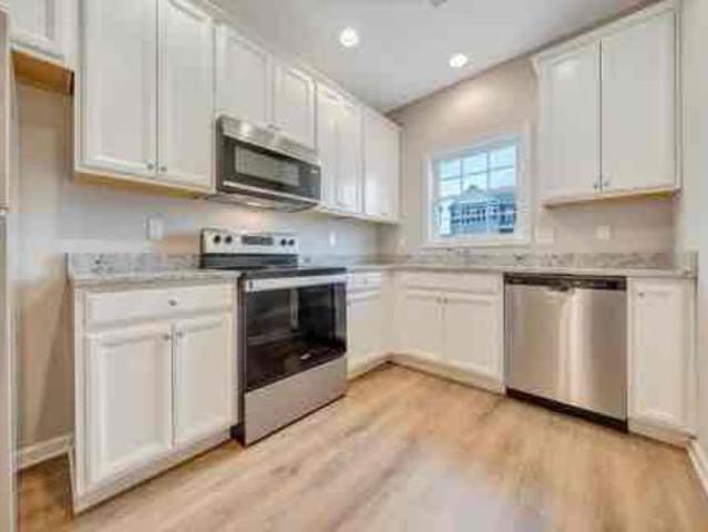 3 Br, 3 bath, Townhouse/Brownstone/RowHouse 5763 Huntridge Rd