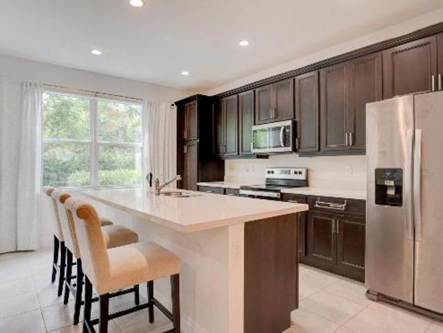 3 Br, 3 bath, Townhouse/Brownstone/RowHouse 576 Parsons Way