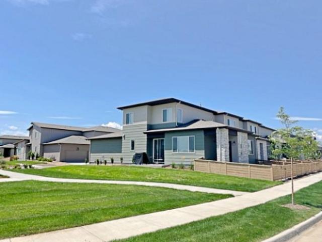 3 Br, 3 bath, Townhouse/Brownstone/RowHouse 5795 Champlain Dr