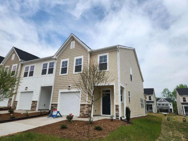 3 Br, 3 bath, Townhouse/Brownstone/RowHouse 5715 Woodlawn Drive