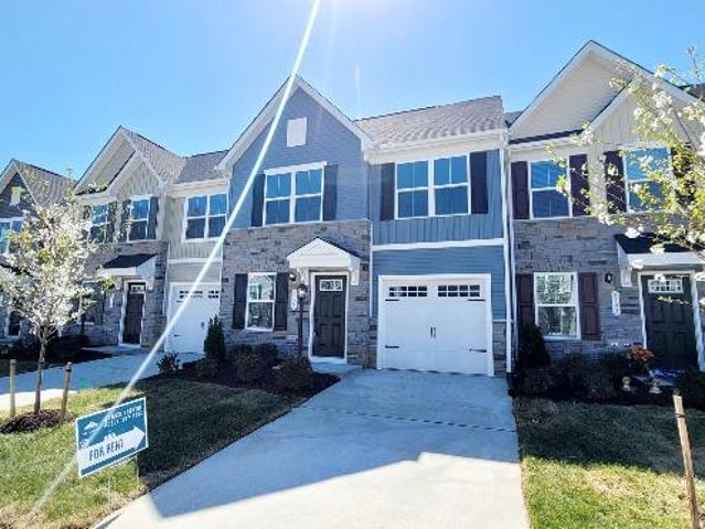 3 Br, 3 bath, Townhouse/Brownstone/RowHouse 5739 Addison Gate Dr