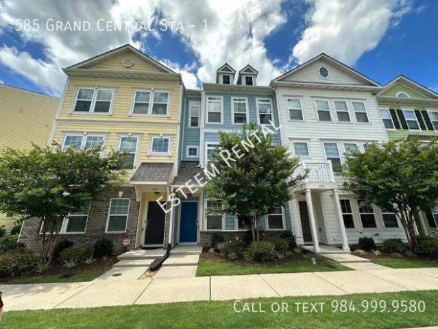 3 Br, 3 bath, Townhouse/Brownstone/RowHouse 585 Grand Central St