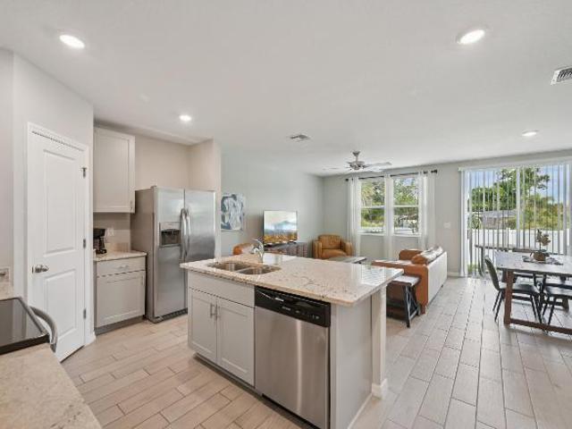 3 Br, 3 bath, Townhouse/Brownstone/RowHouse 5820 Ocean Isle Drive