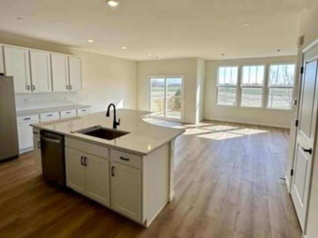 3 Br, 3 bath, Townhouse/Brownstone/RowHouse 5951 Hawkweed Drive