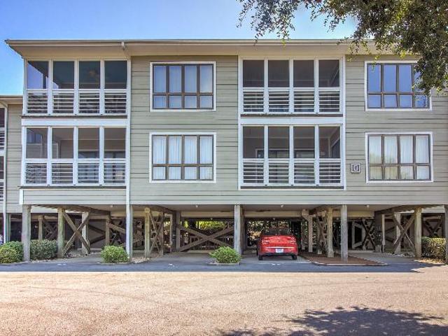 3 Br, 3 bath, Townhouse/Brownstone/RowHouse 590 Marina Dr